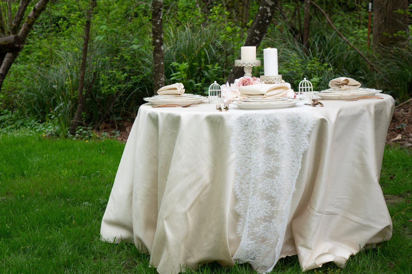 132 in. Round Shantung Silk Tablecloth (7 Colors) – LinenTablecloth