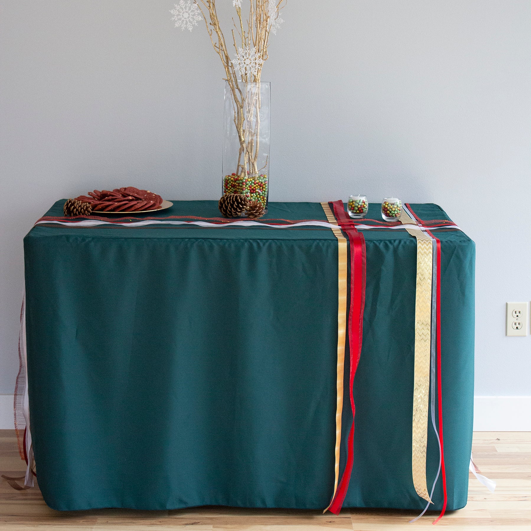 4 ft. Fitted Polyester Tablecloth (7 Colors) — LinenTablecloth